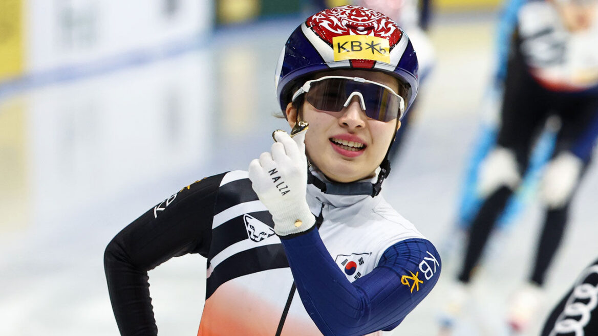 HANVO Sports Gloves Shine at the Harbin Asian Winter Games